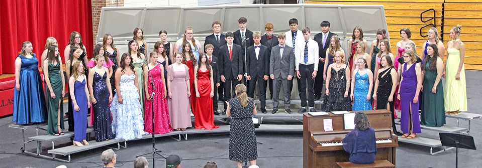High school music students put on spring formal concert | Gregory Times ...